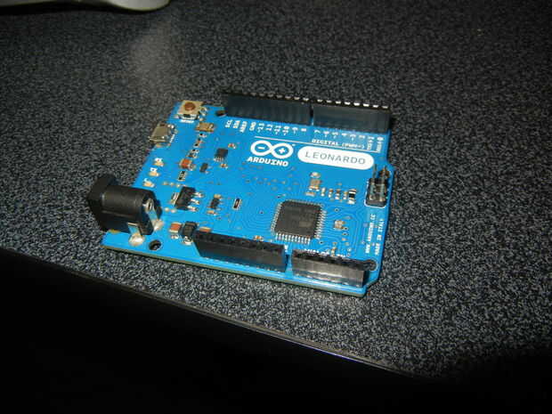 Arduino Leonardo como ISP / Paso 1: materiales - askix.com