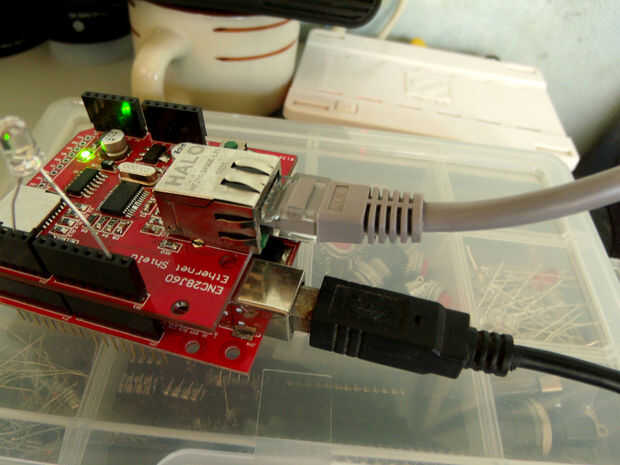 Control de Arduino inalámbricamente con MATLAB / Paso 4: Conecte el Shield Ethernet al Router ...