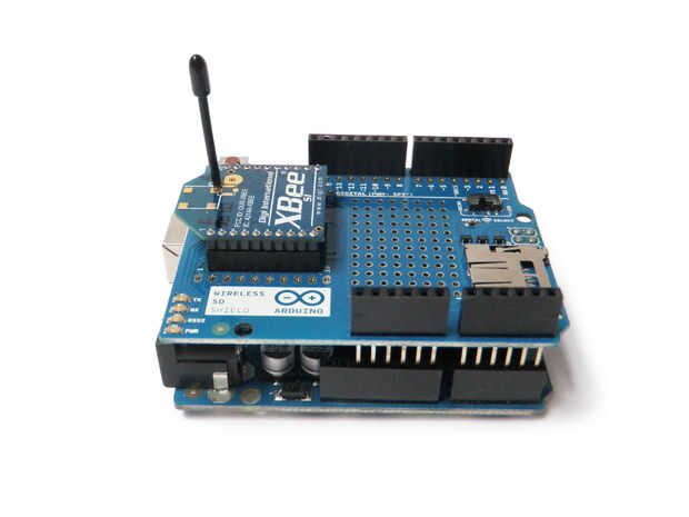 Tutorial de Arduino Wireless SD Shield / Paso 2: Enchúfelo - askix.com
