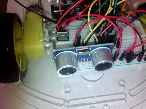 Arduino robot moviéndose hacia adelante y hacia atrás utilizando HC-SR04 y L293D / Paso 3 ...
