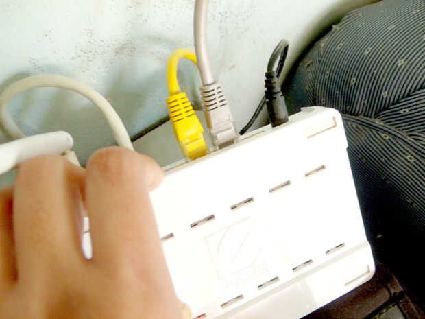 Control de Arduino inalámbricamente con MATLAB / Paso 4: Conecte el Shield Ethernet al Router ...